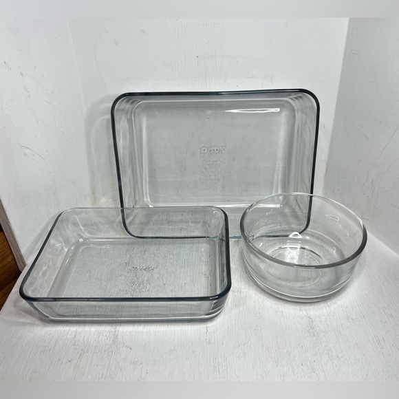 Pyrex | Kitchen | Set Of 3 Pyrex Glass Baking Dishes | Poshmark